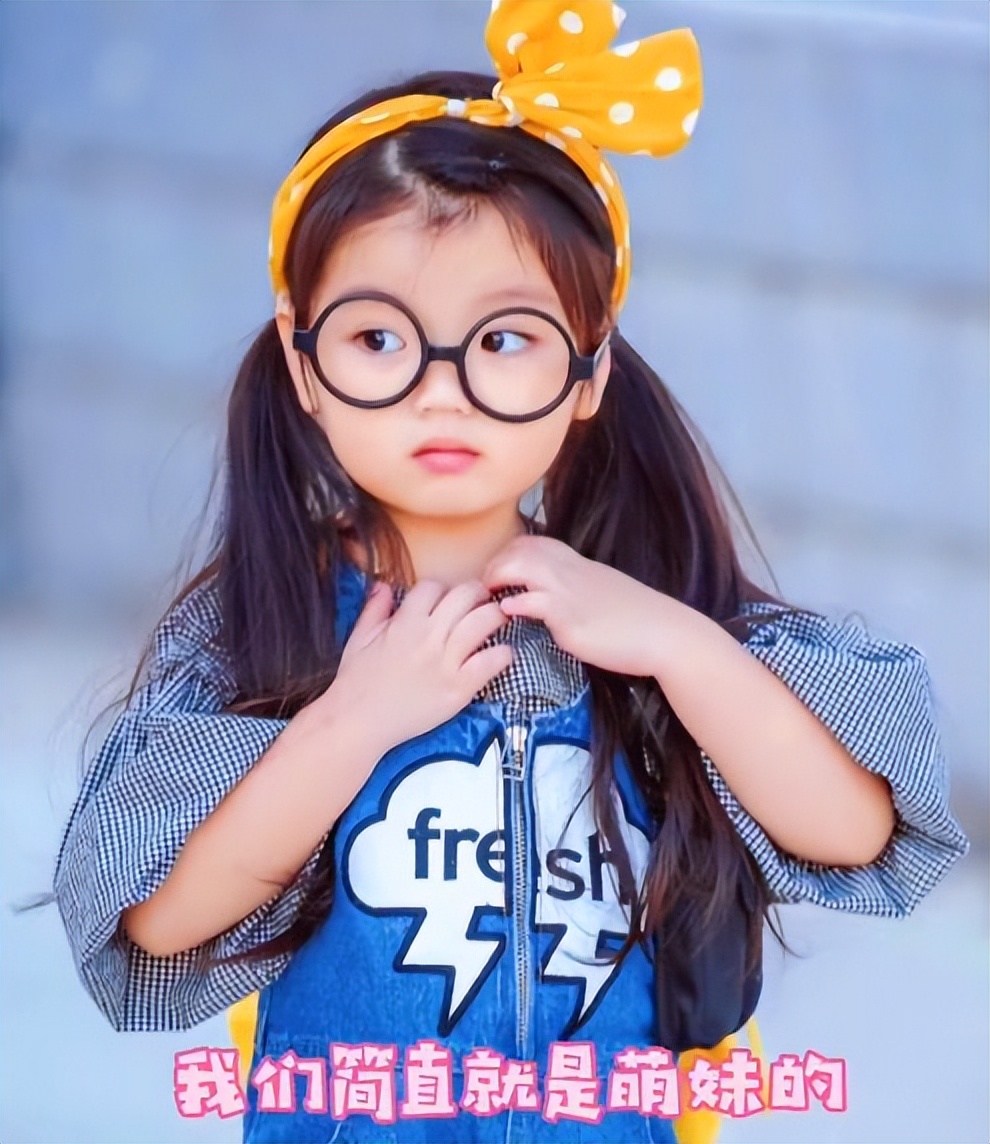 Arale is getting more and more beautiful, with a confident smile on her ...