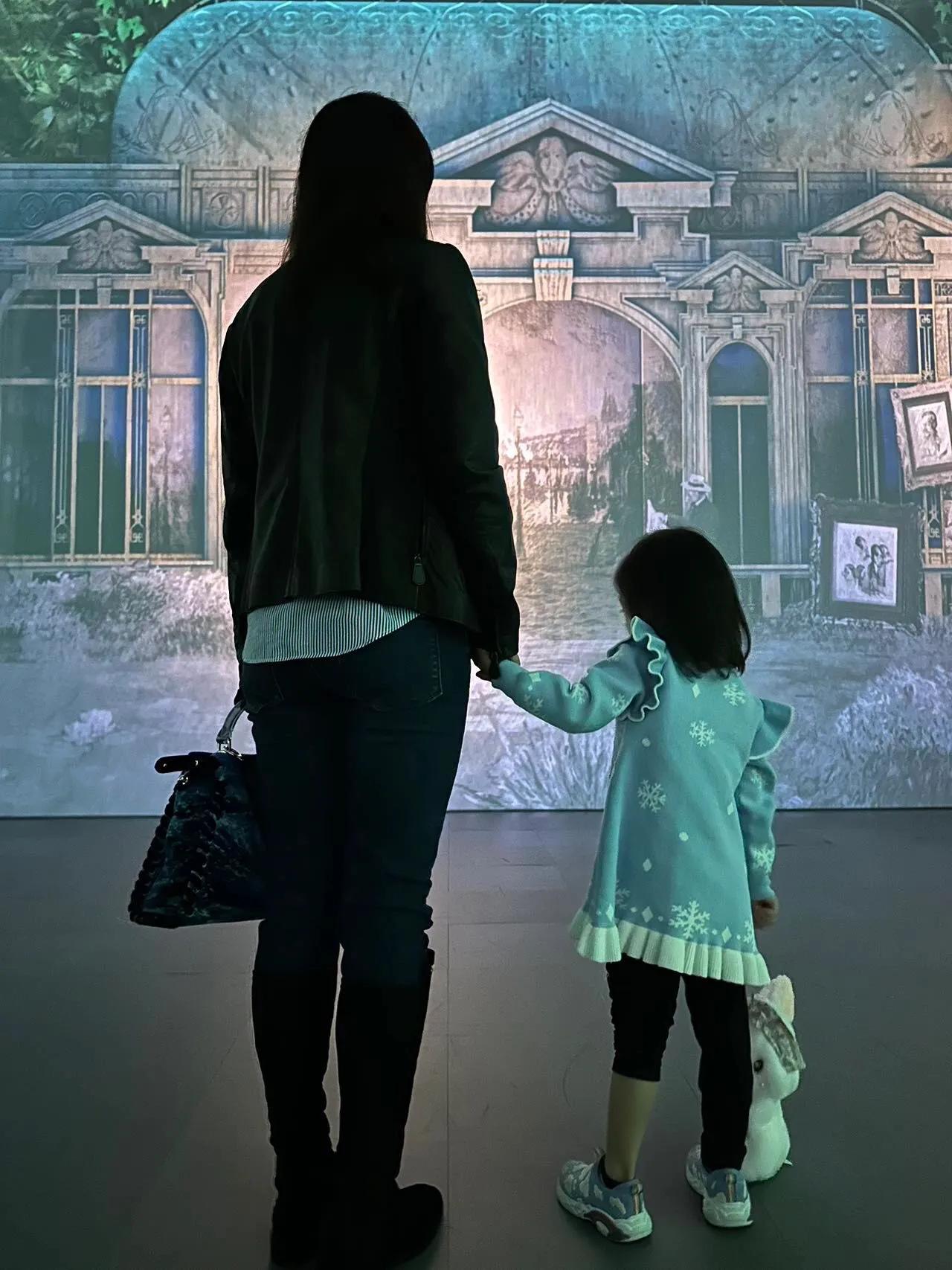 Guo Jingjing and his wife brought their baby to the exhibition, Huo ...