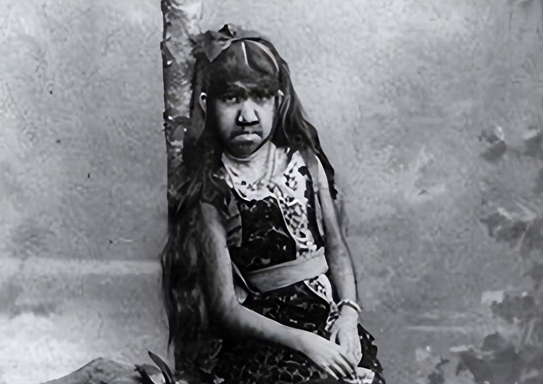 The expedition caught the "savage girl": she was covered with hair and ...