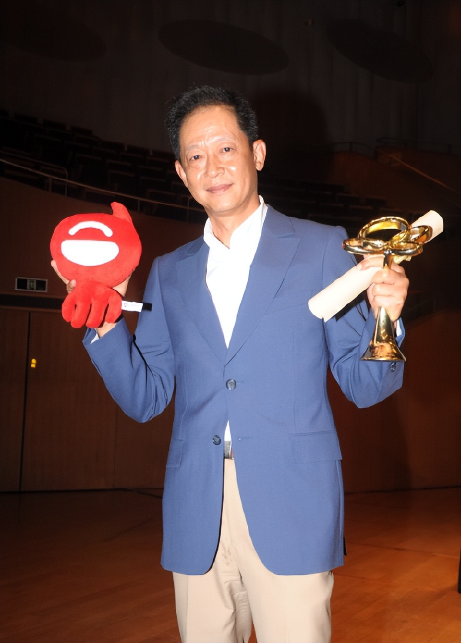 Fascinated by Xu Fan, "put down" Xu Qing, 57-year-old Wang Zhiwen is ...