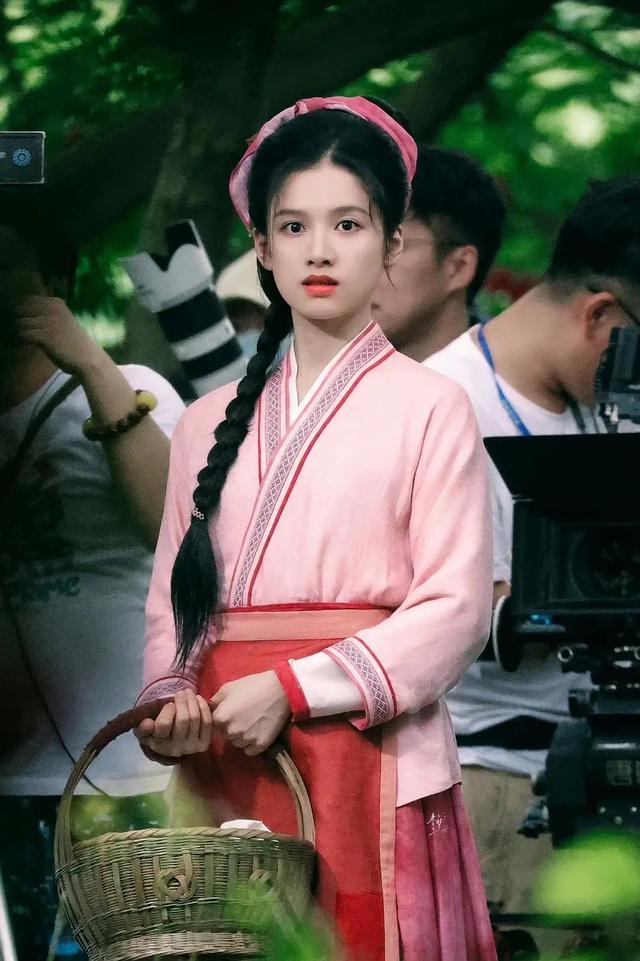 "Xi Huazhi" is officially announced, the heroine Zhang Jingyi, the comment section is ...
