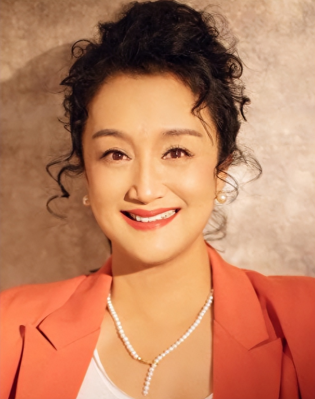 Yang Kun: When she was young, she chose Dink to be chic. At the age of ...