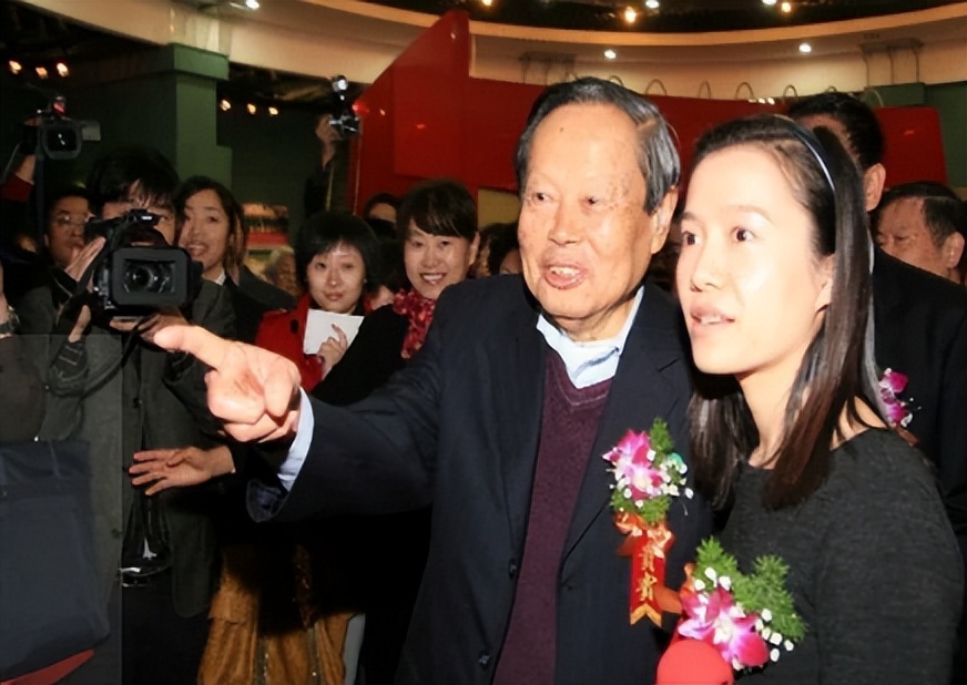 Weng Fan first talked about Yang Zhenning's 1.8 billion will! The man ...