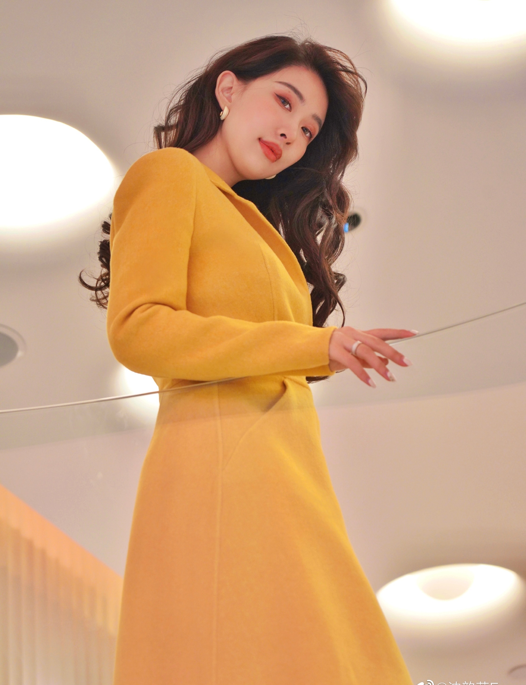 Internet fashion celebrity Shen Yunfei posted the latest photo, wearing ...