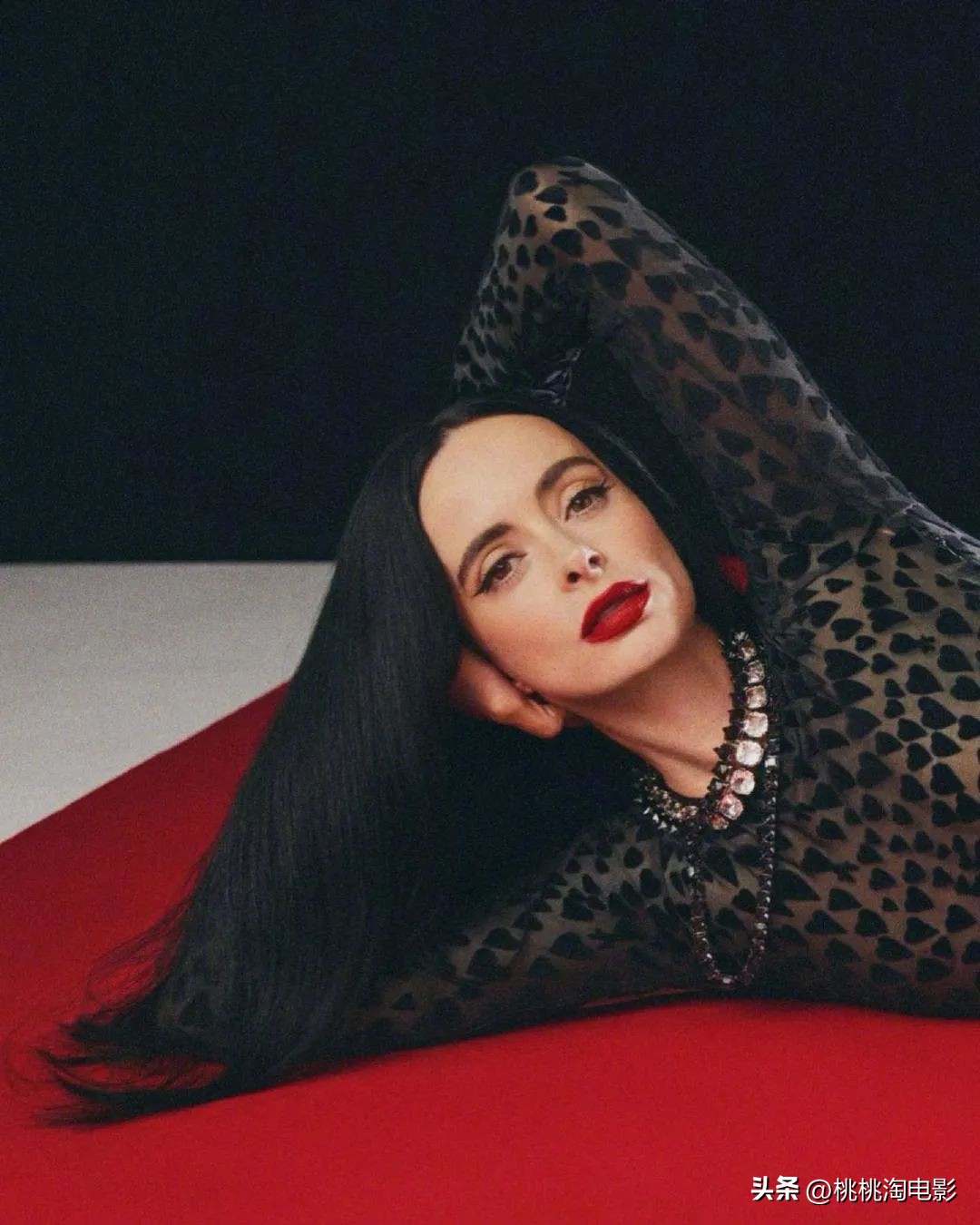 "Breaking Bad" actress Kristen Ritter magazine blockbuster, black long ...