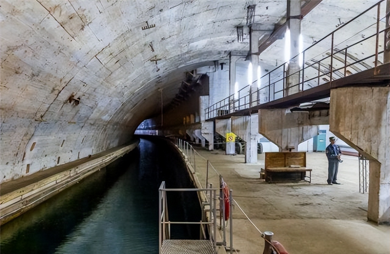 Build 10,000 underground bunkers and erect 2,000 intercontinental ...