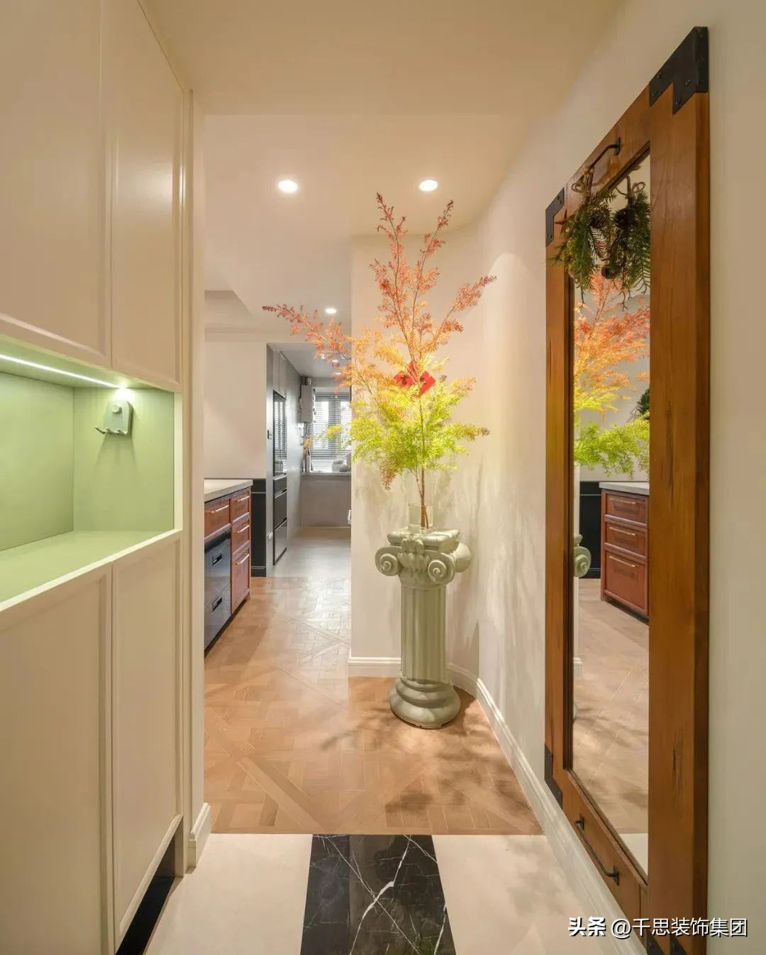 Living room + open study, this 89㎡ retro Nanyang style, it is the home ...