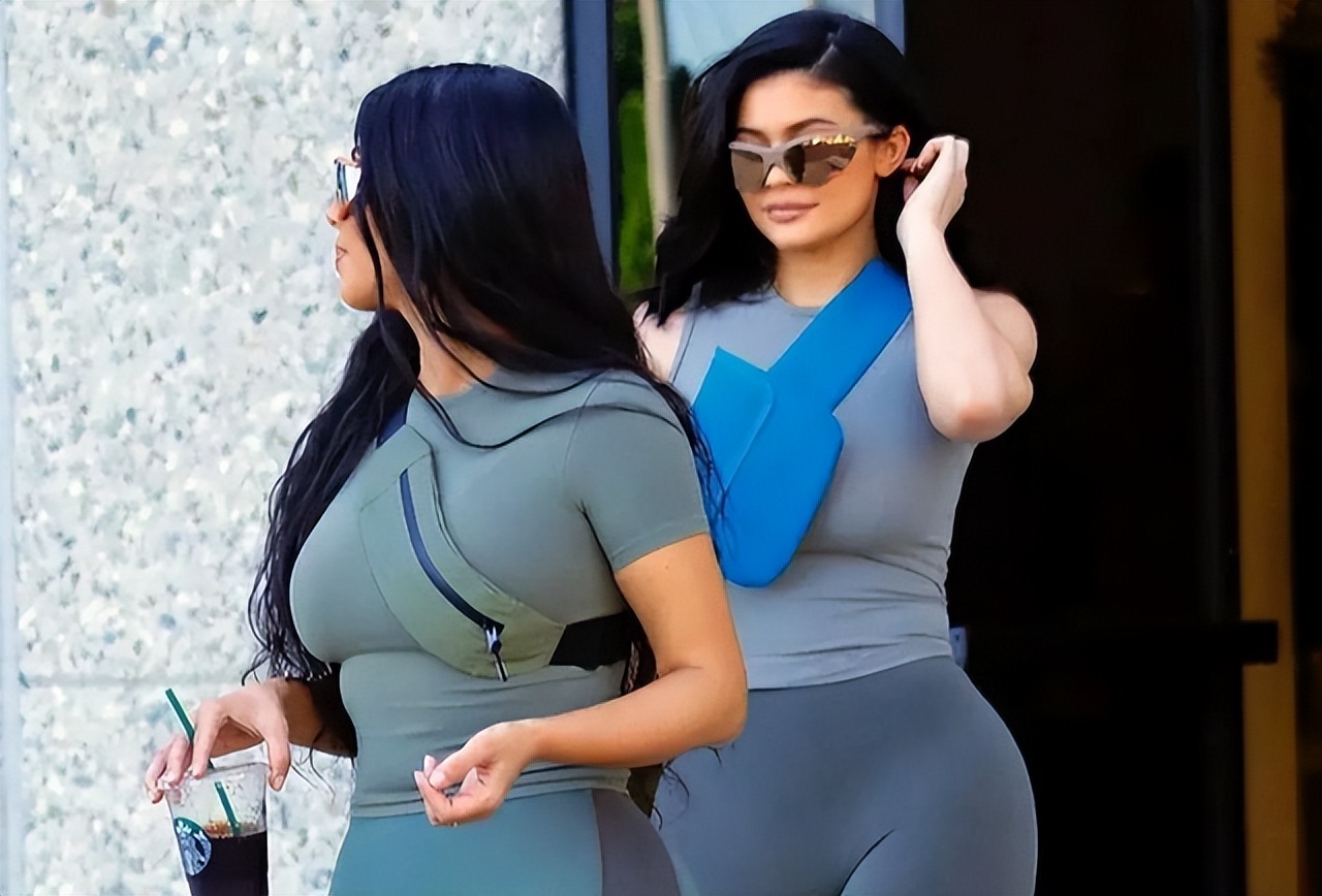 Zhan Xiaomei went out without makeup and took her daughter to Disney ...