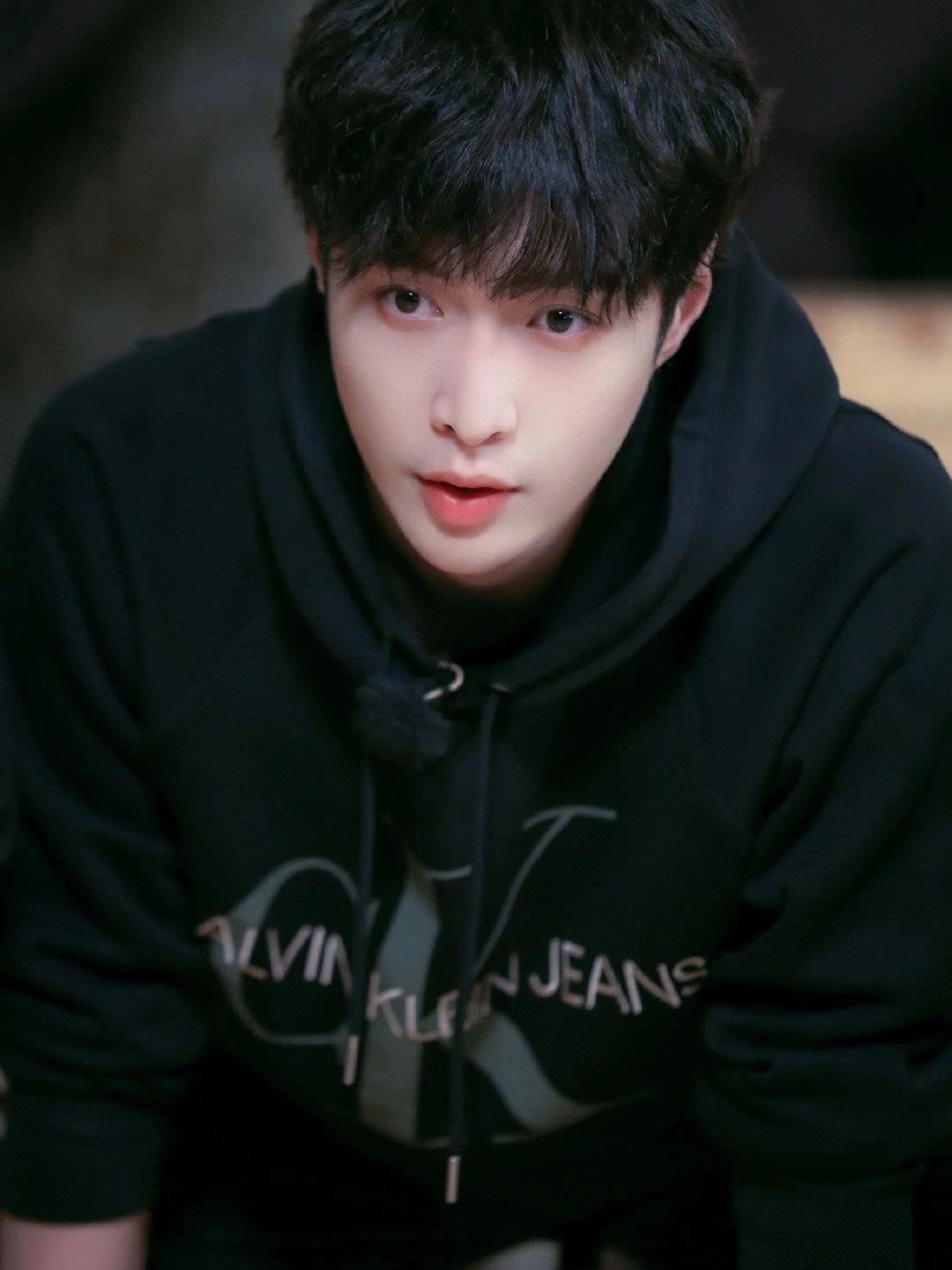 "Global dance king Zhang Yixing shines in Hollywood! He broke the crown ...