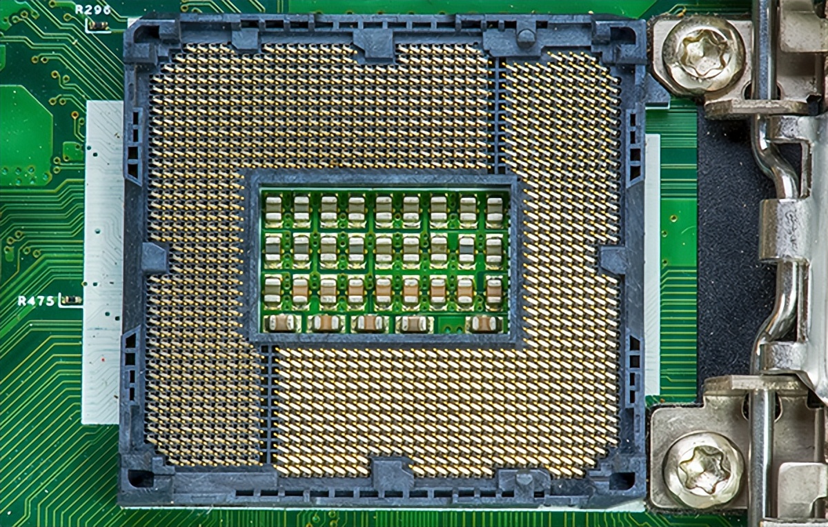 What are the characteristics and technical advantages of the microphone ...