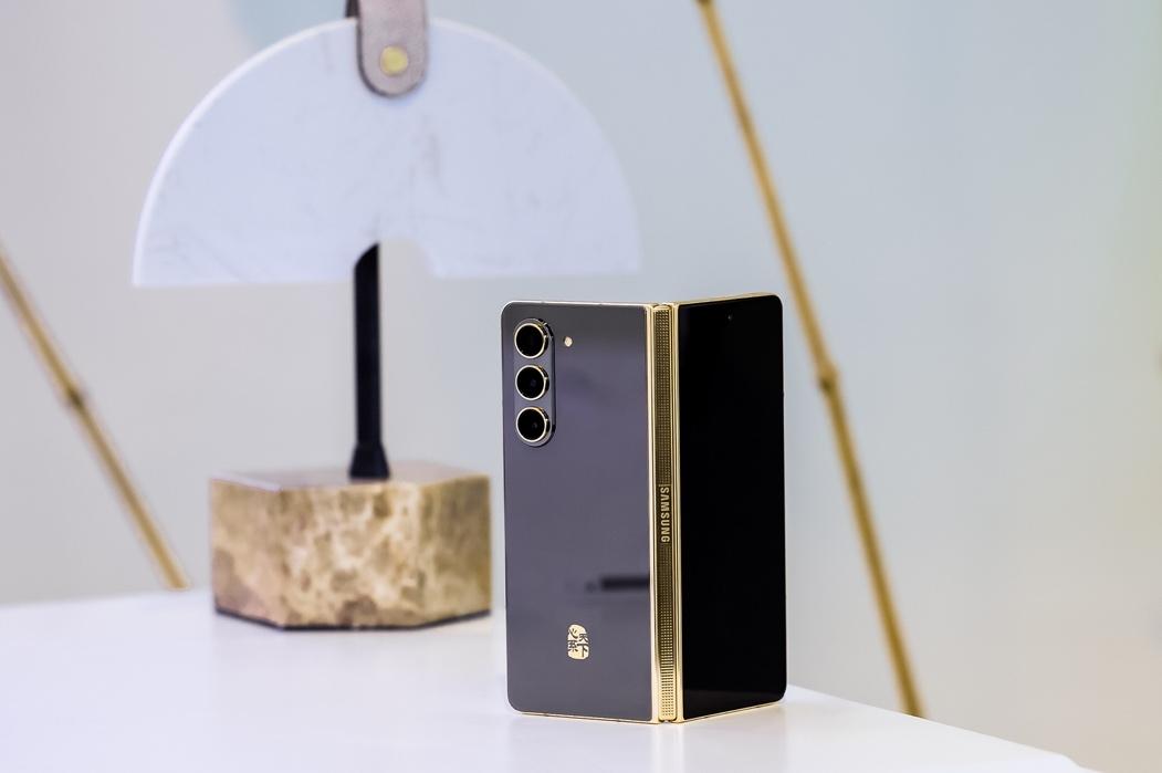 Elegance intertwined with innovative technology, caring about the world ...