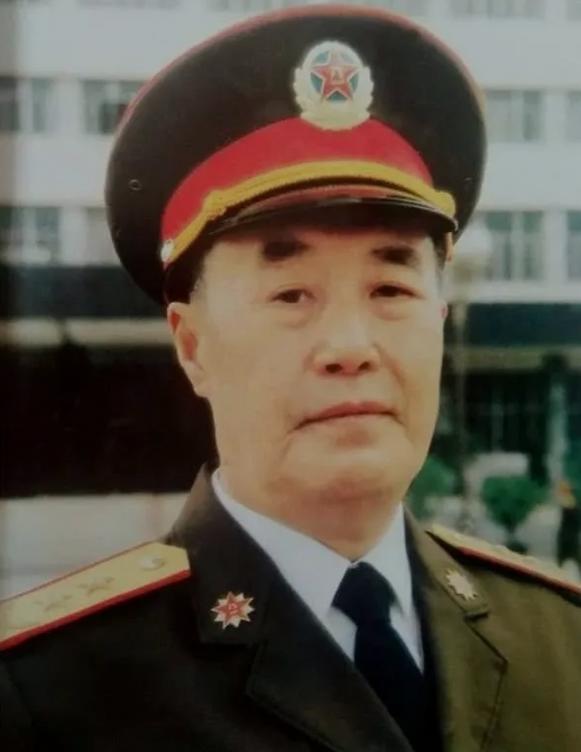 Deng Hua was criticized and left the army, but a division commander did ...