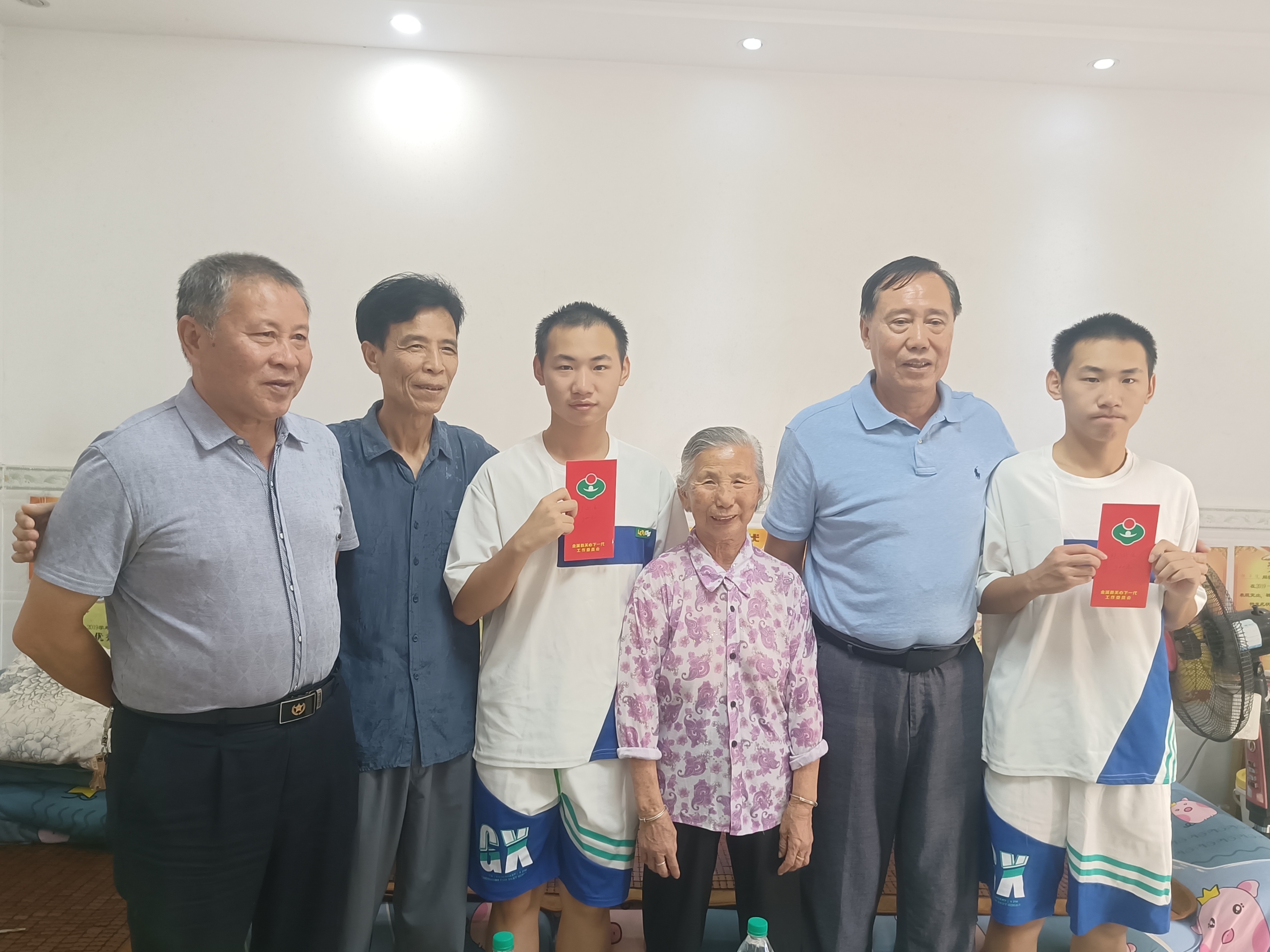 "Soldier Dad Soldier Mom" loves to help realize "Soldier Baby" college dream - iNEWS