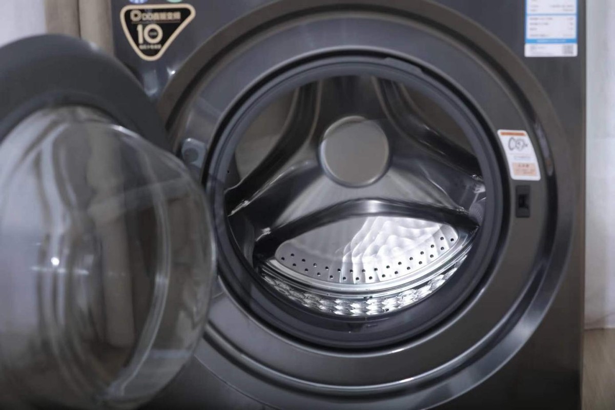 Laundry Pioneer at Home - TCL Q10 Twin Cabin Washing Machine - iNEWS