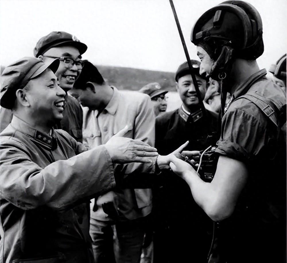 He ranked higher than Huang Yongsheng in the Corps, but he did not ...