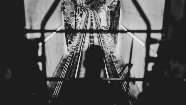 Kafka: Helplessness and Pursuit in Absurd Life - iNEWS