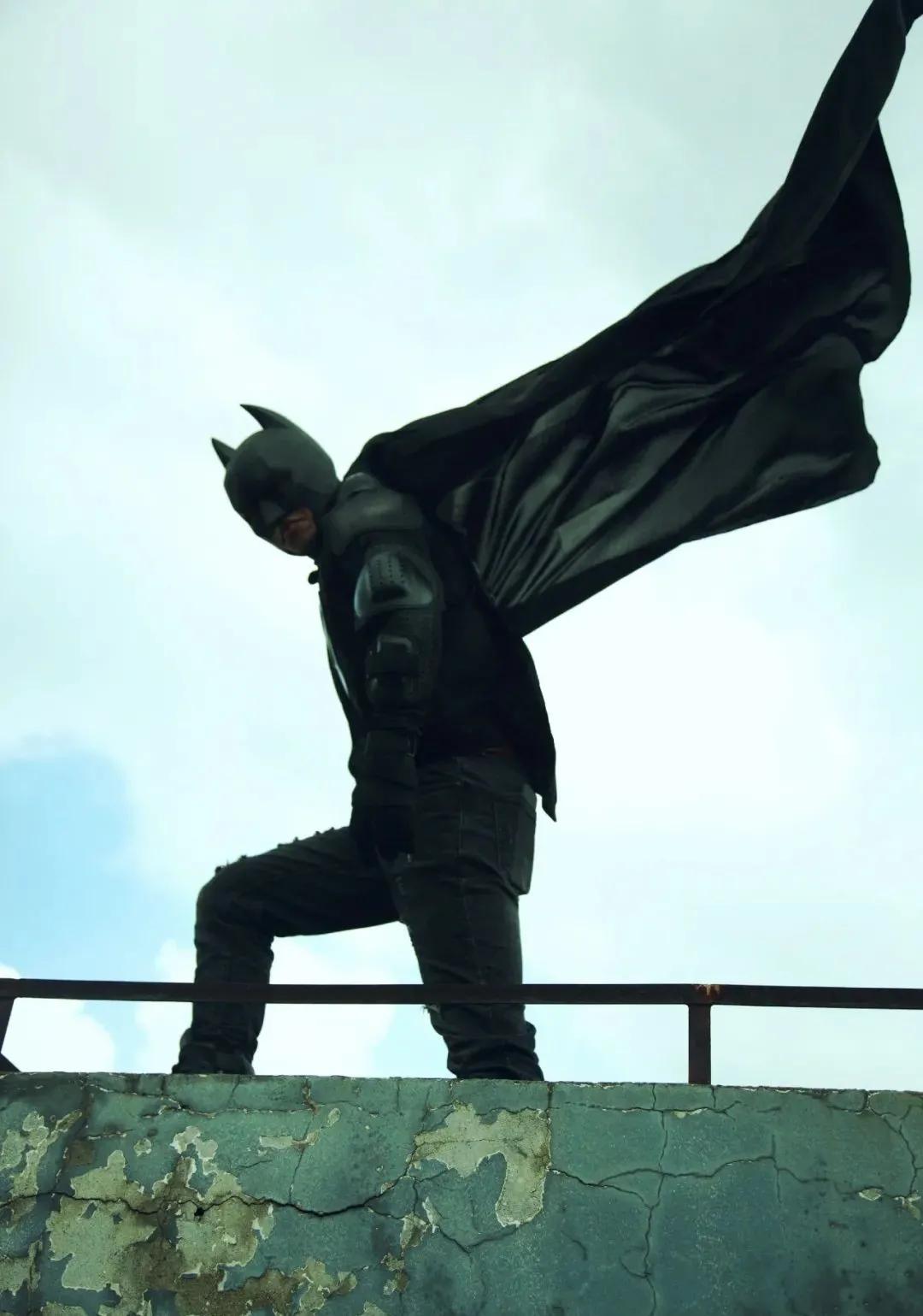 Domestic "Muscle Batman" attracts onlookers, netizens: I really want to ...