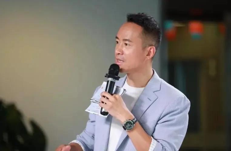 CCTV's famous talker once imprisoned, at the age of 50, he opened a ...