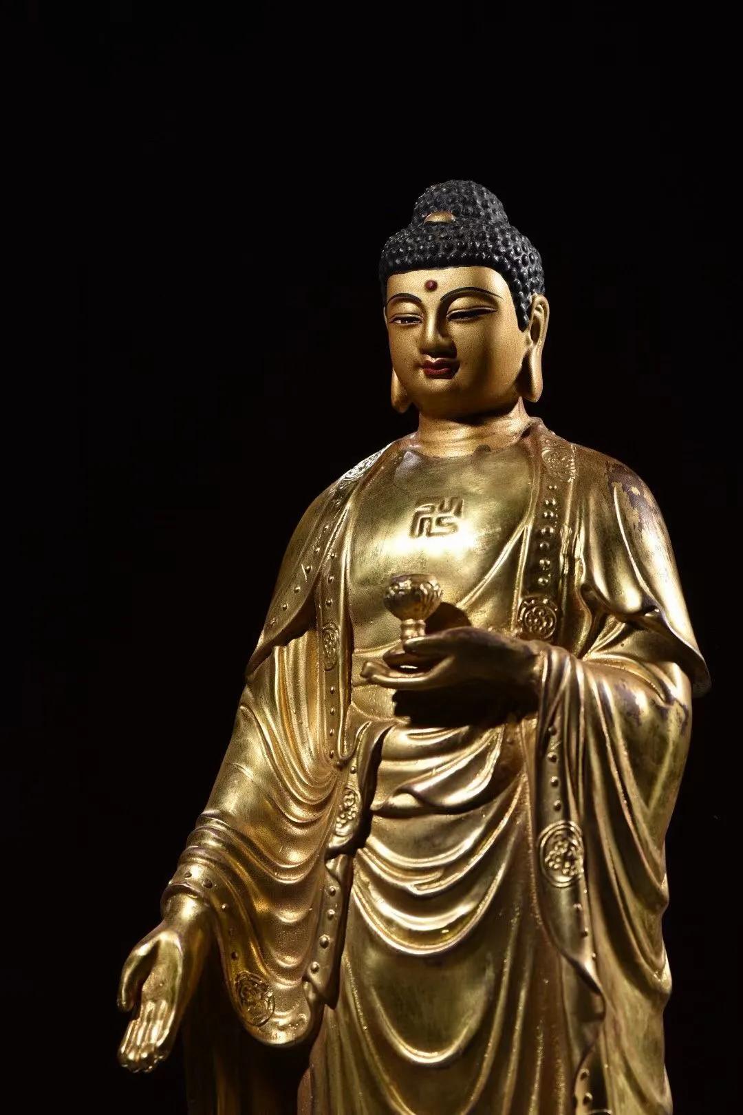 A gilt copper statue of Amitabha Buddha is 49cm high, 20cm wide, 16cm ...
