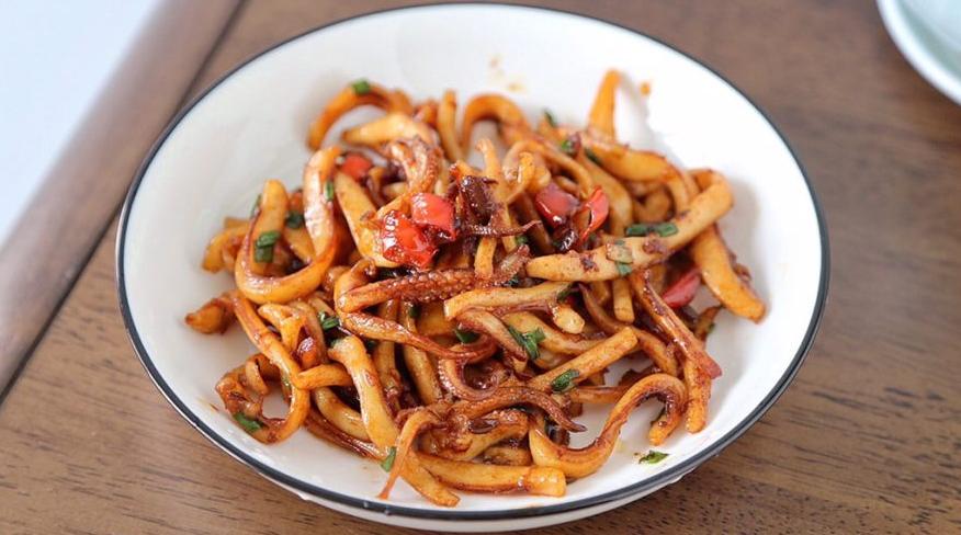 Spicy stir-fried shredded squid, charred and tender, with a combination ...