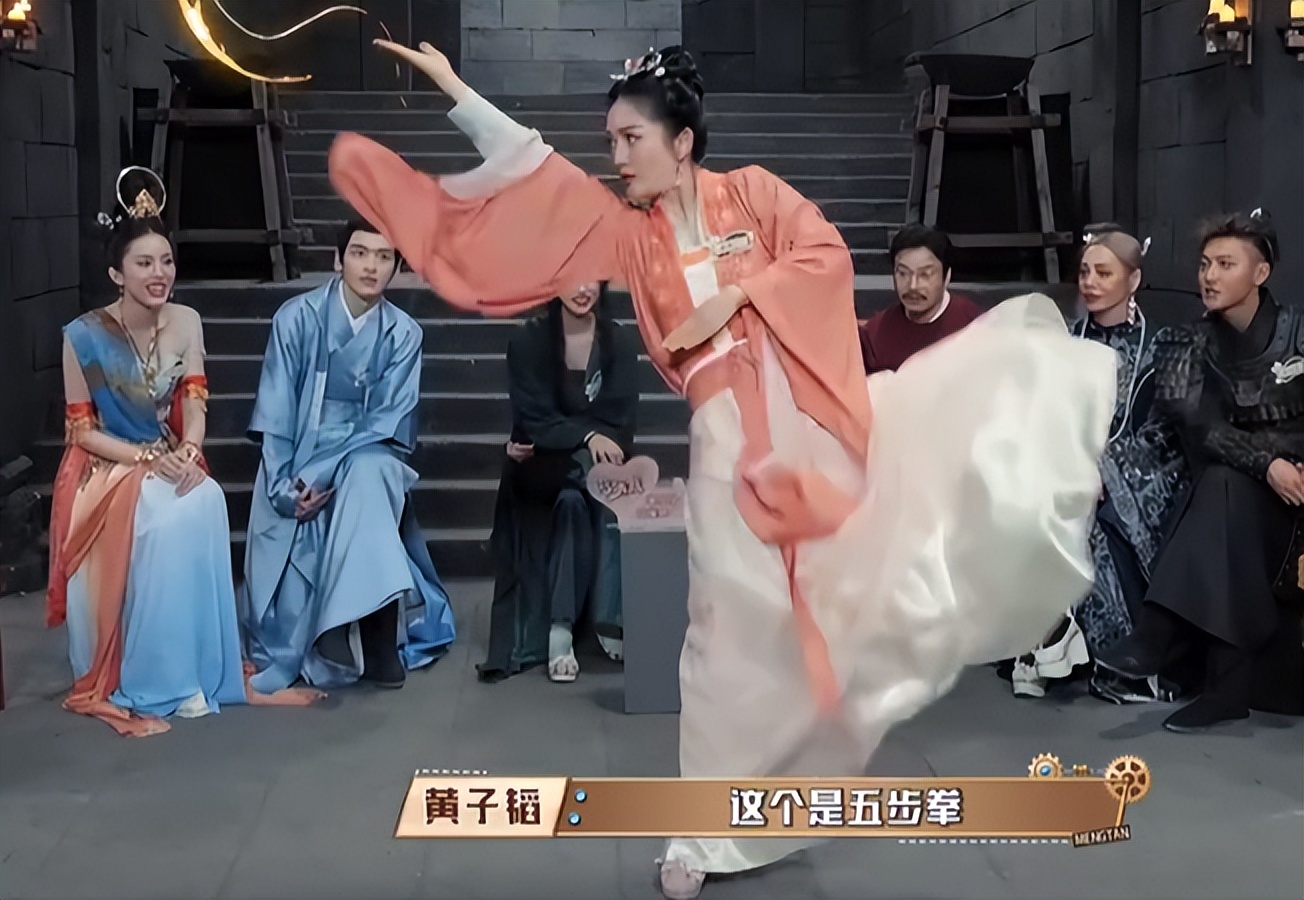 Pretentious enough or funny enough? Xie Na is playing monkey again ...