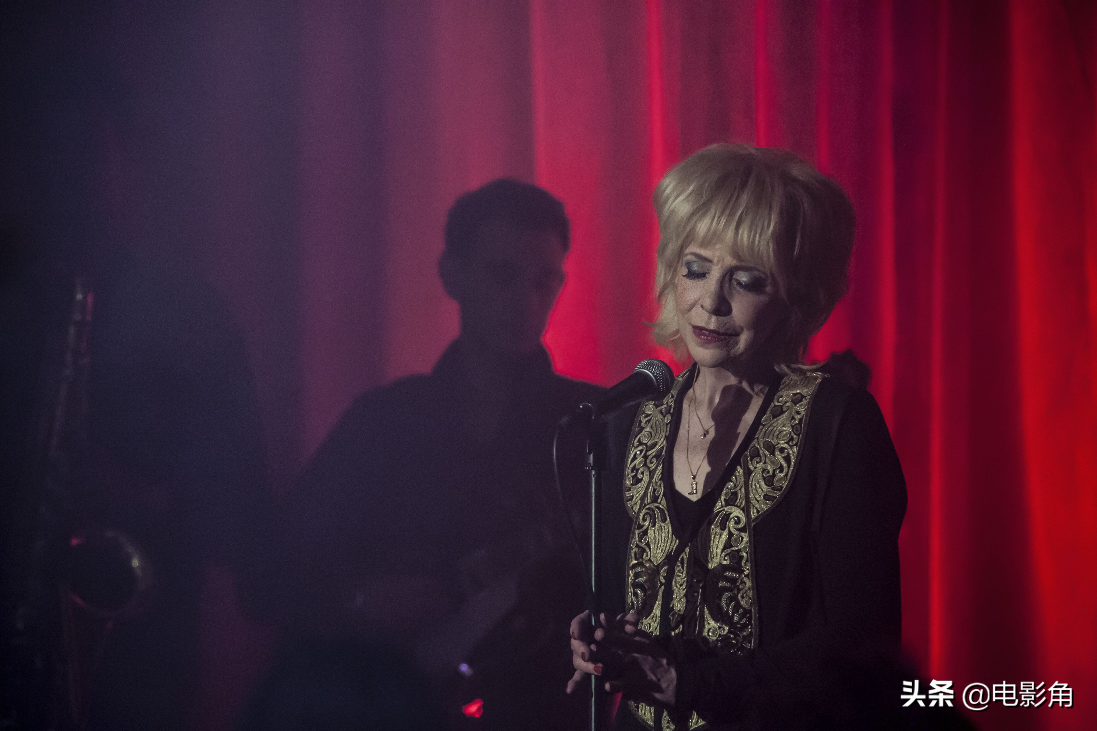 'Twin Peaks' singer Julie Cruise dies at 65 - iNEWS