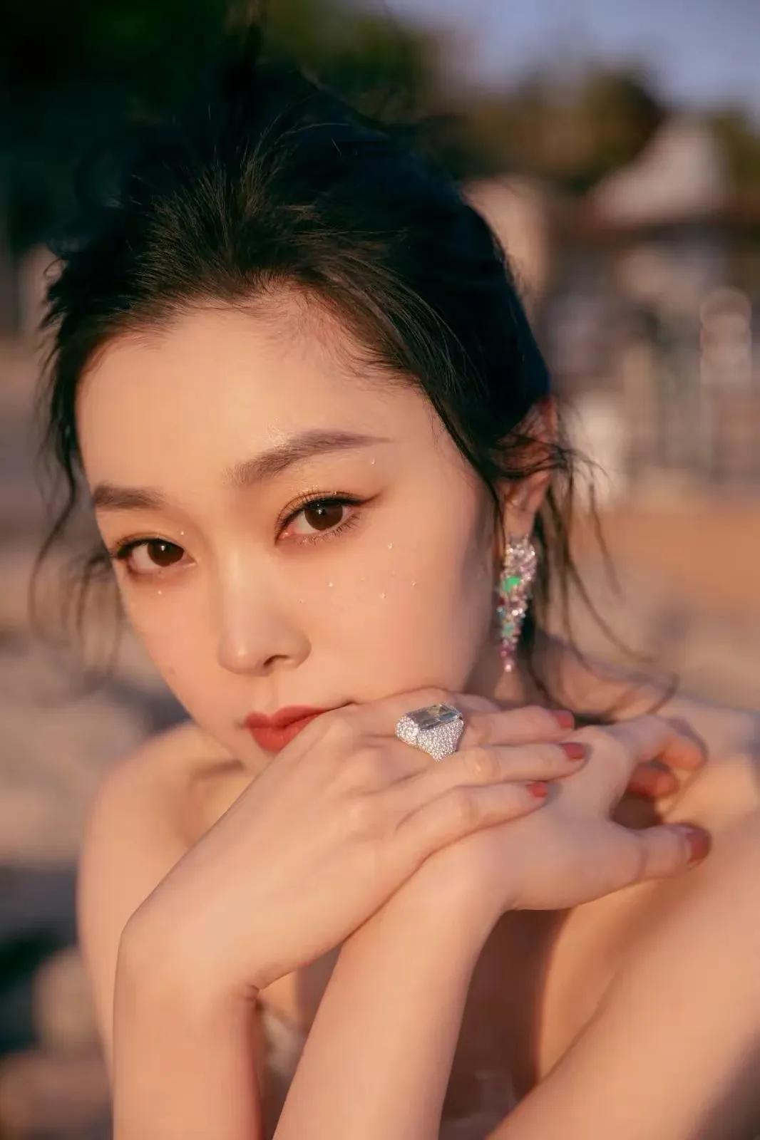 Song Yi's beautiful picture - iNEWS