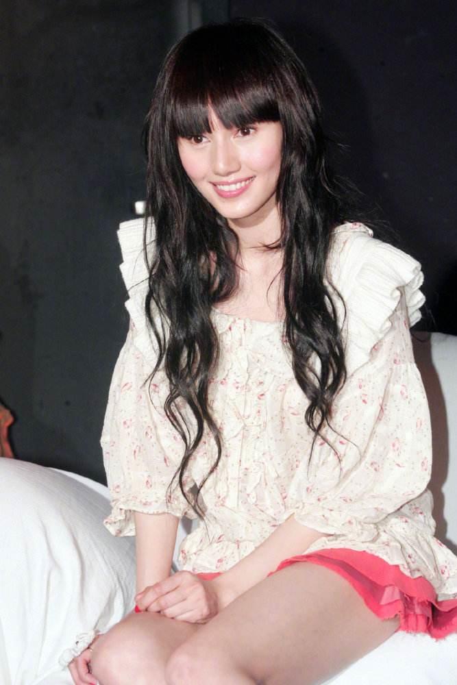 Yuan Quan, Sexy and Charming Photo (Photo Gallery) - iNEWS