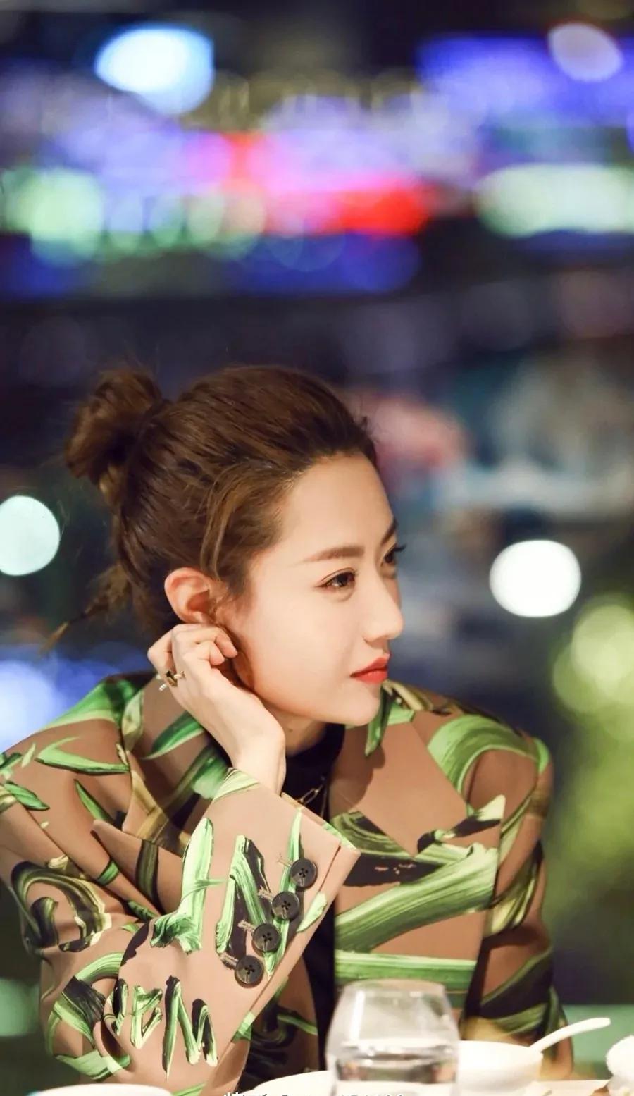 Celebrity Photo Album "Bai Bing" - iNEWS