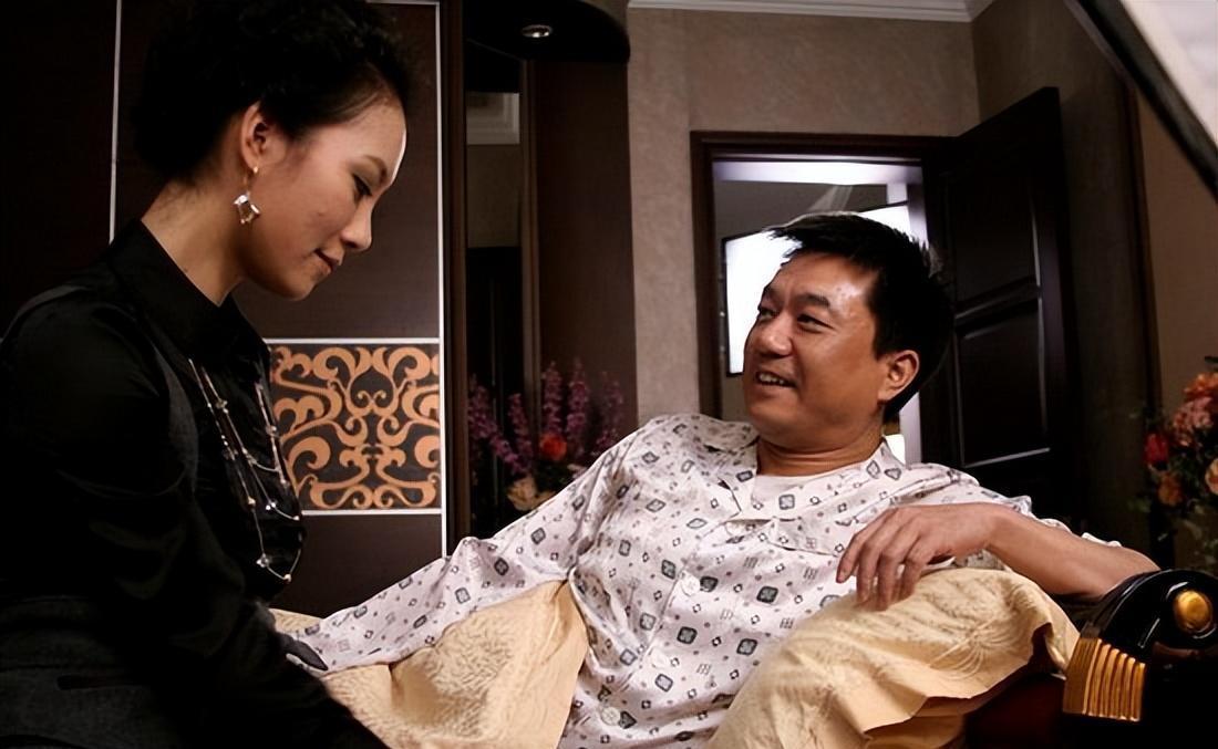 "Tough guy" Dong Yong: Married for the second time to an ordinary wife who was 9 years younger ...