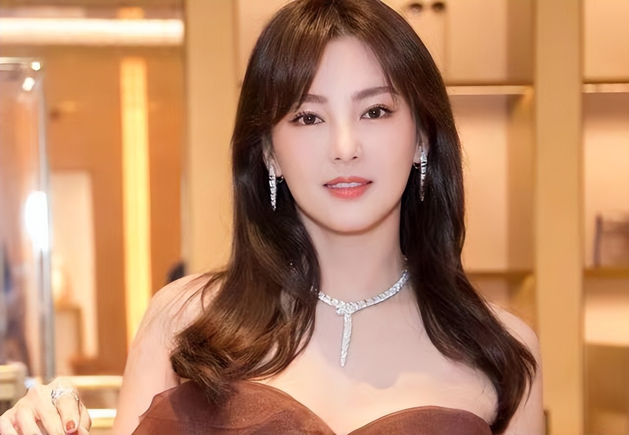 Zhang Yuqi's growth path, career and feelings are not wrong - iNEWS