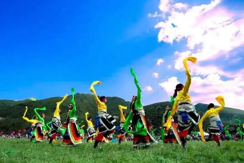 The singing is loud and the Guozhuang dance is boiled in the Gannan ...