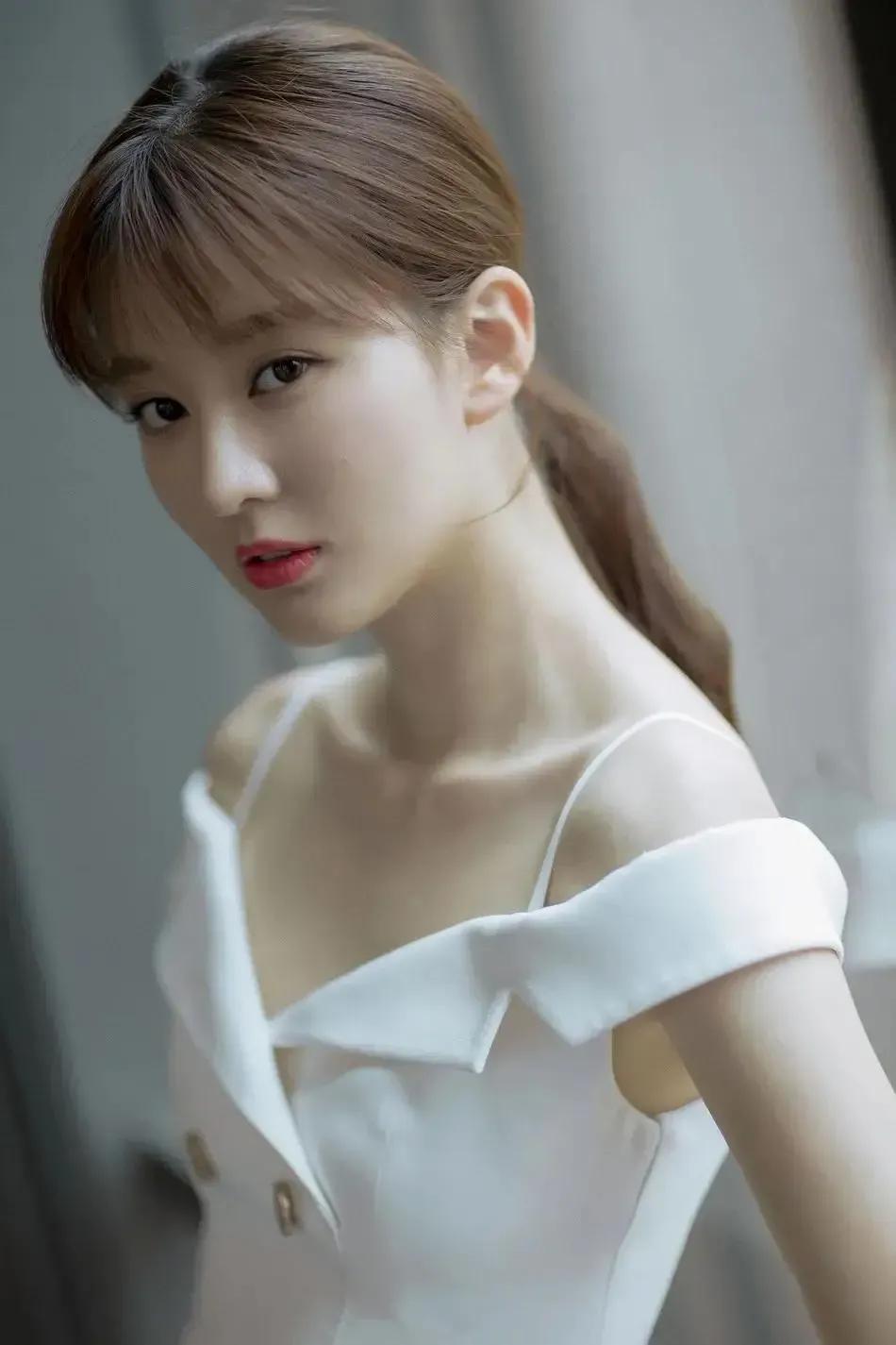 Qiao Xin stunning photo album - iMedia