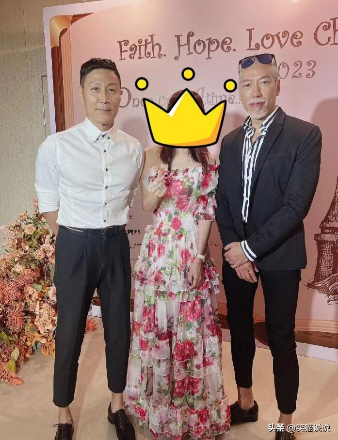 Ouyang Zhenhua posted a group photo: Zeng Zhiwei and Wu Qihua happily ...