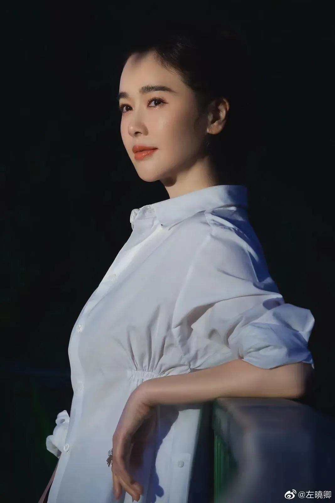 Zuo Xiaoqing is still a great beauty, showing up at the Mid-Autumn ...