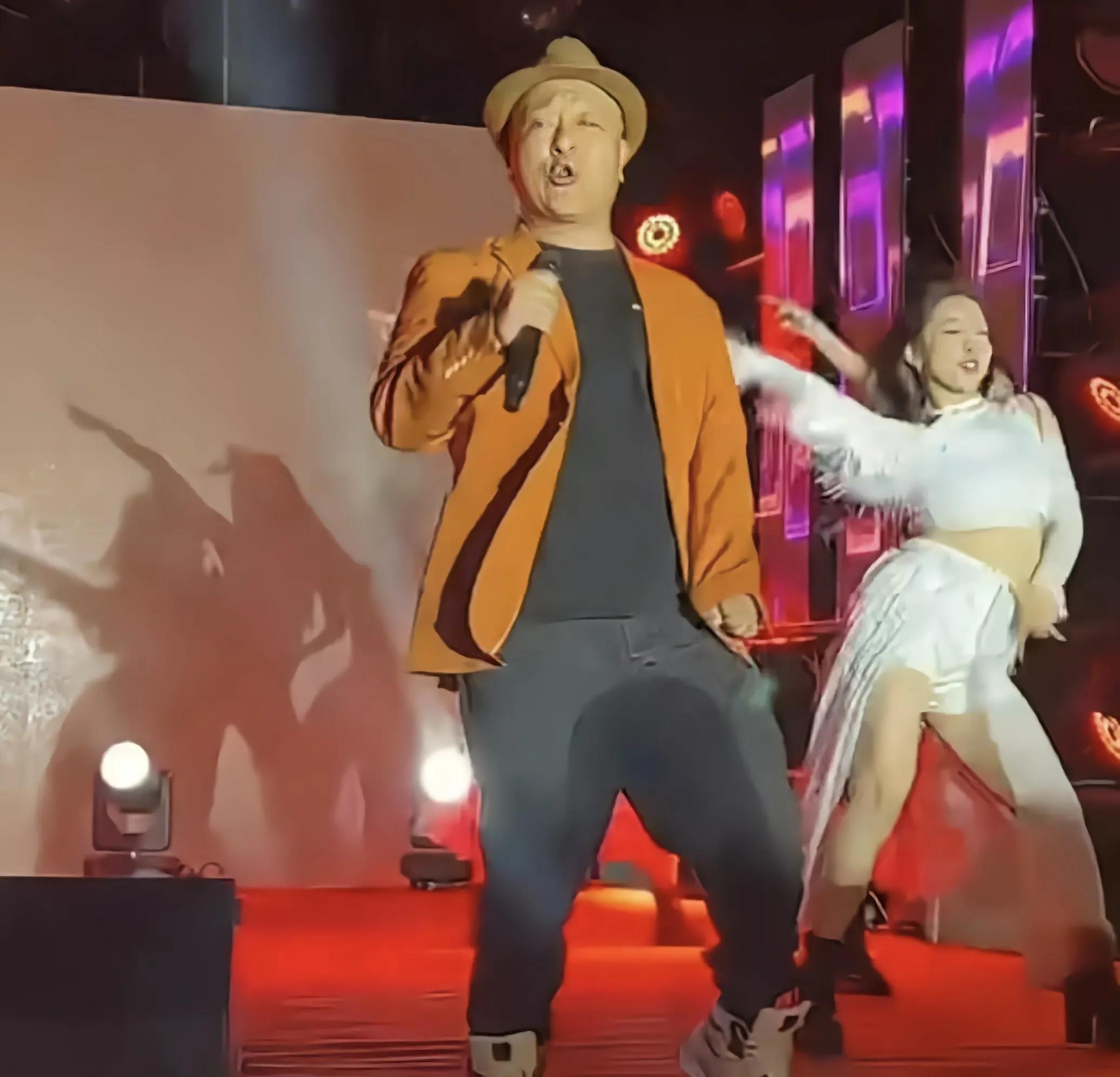 Nicholas Zhao Si performed on the same stage with a third-level actor ...