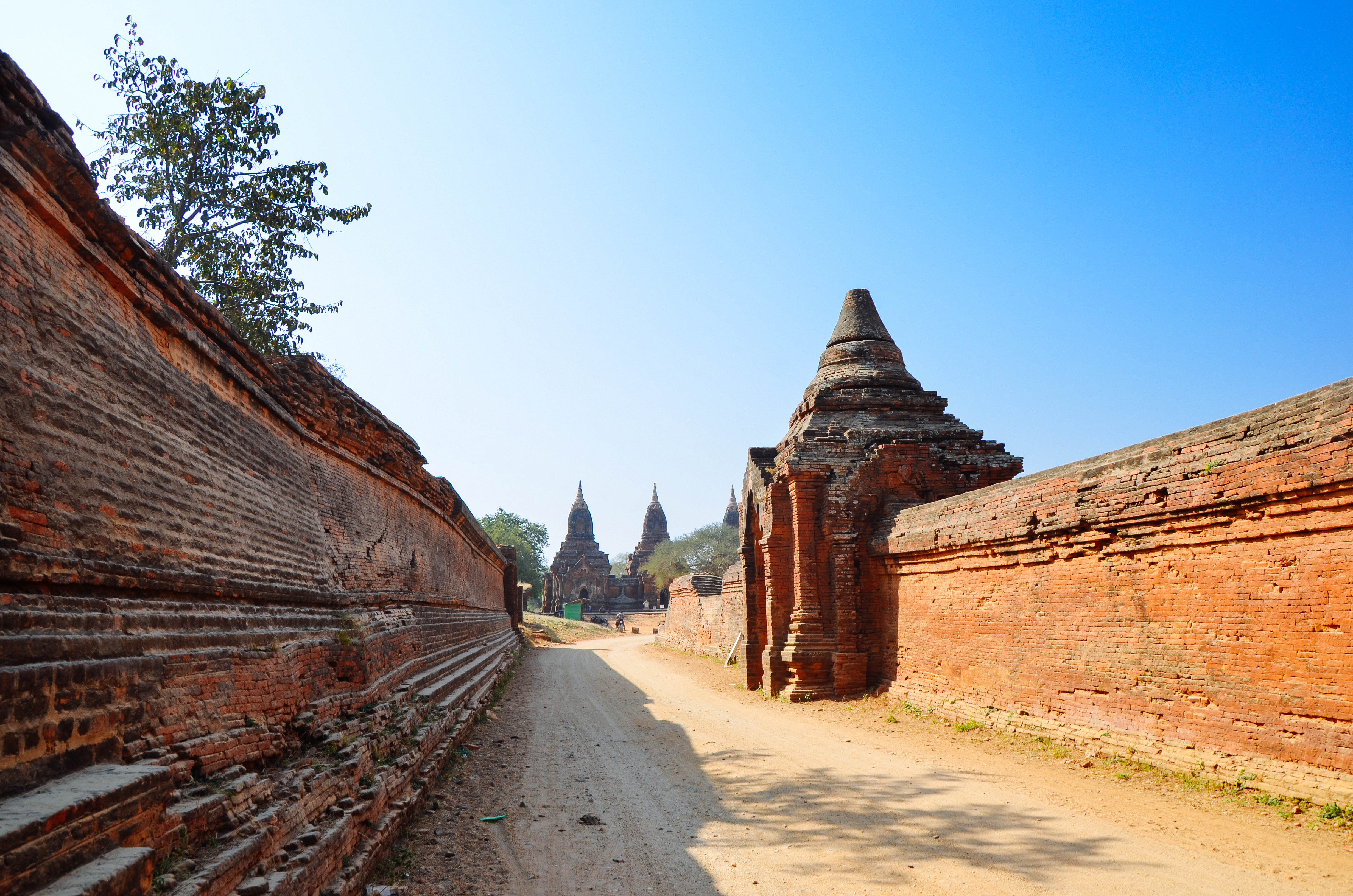 This place in Myanmar has the reputation of "the city of ten thousand ...