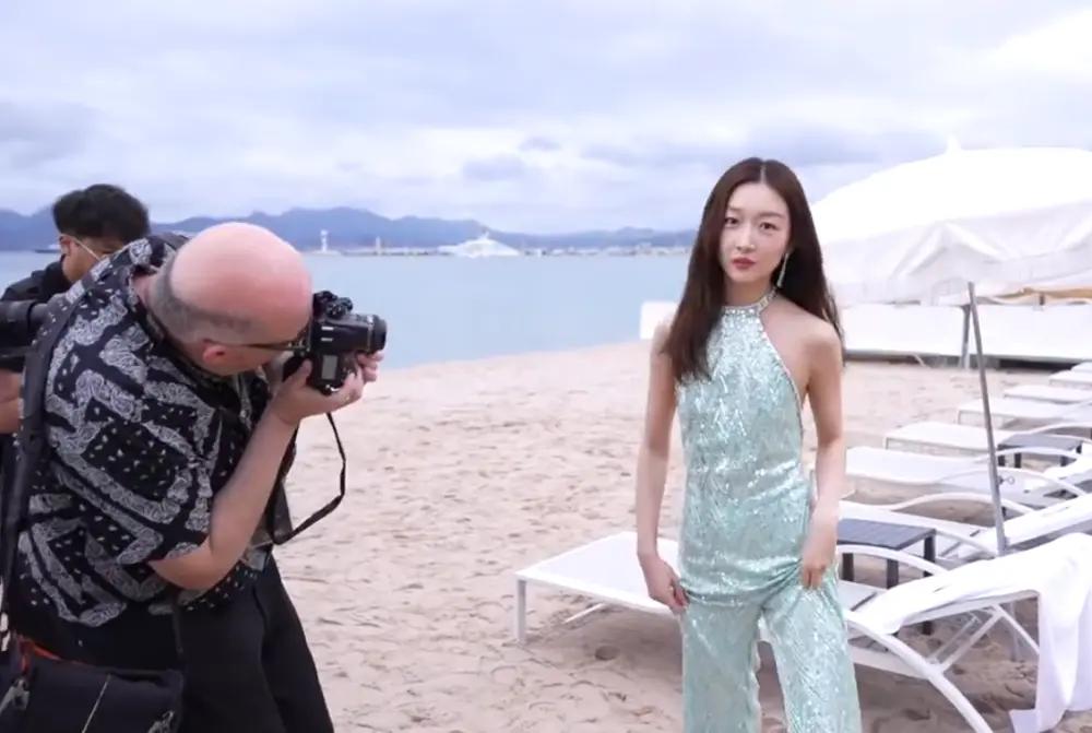 Liu Haoran and Dongyu Zhou wanted to say hello in the same frame for the first time after ...