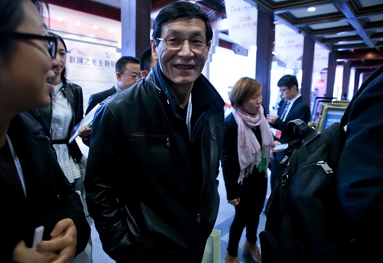 His mother is Lao An, and his father is Zhu Rongji. He went to the ...