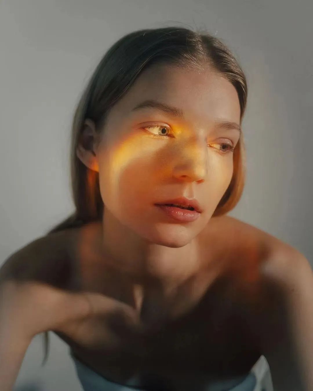 Capture a photographer who likes to use light very much - iNEWS