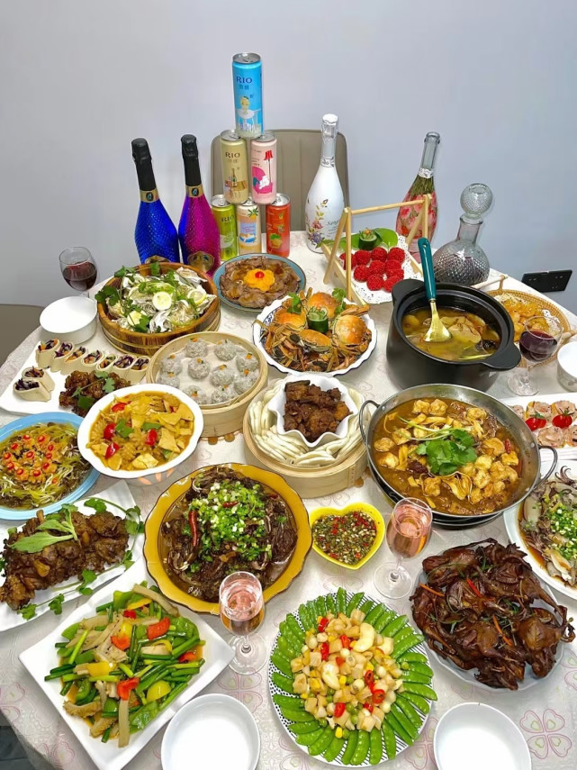 How crazy is the Southerners' New Year's Eve dinner?Especially the ...