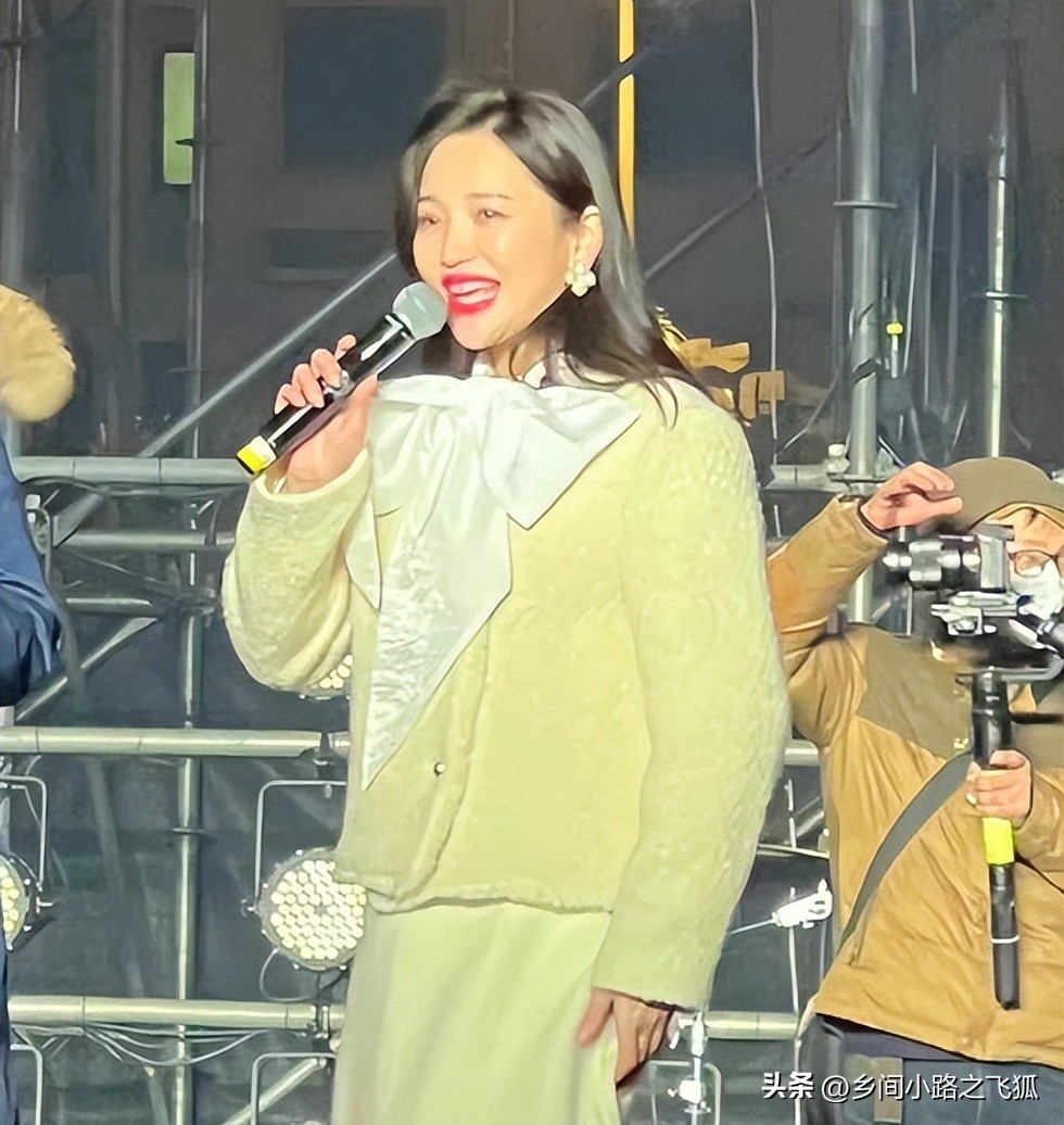 A recent photo of Jinsha attending the event reveals that her figure is ...