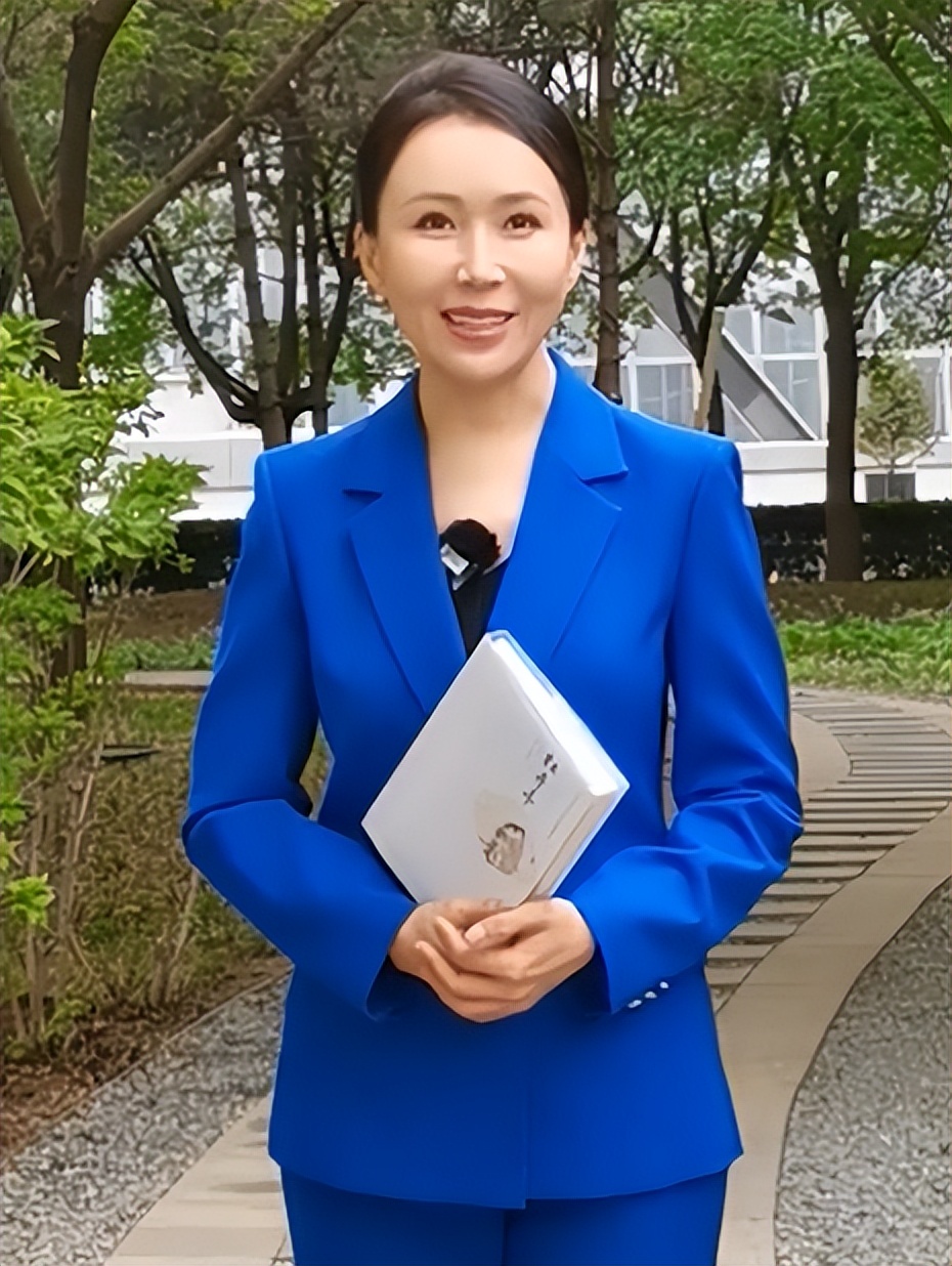 Li Sisi: After disappearing for 332 days, she officially came back and ...