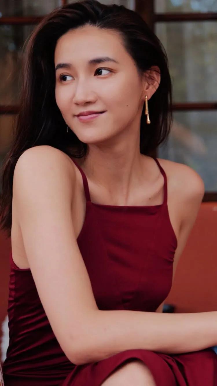 Mainland actress and model - Zhou Kaikai - iNEWS