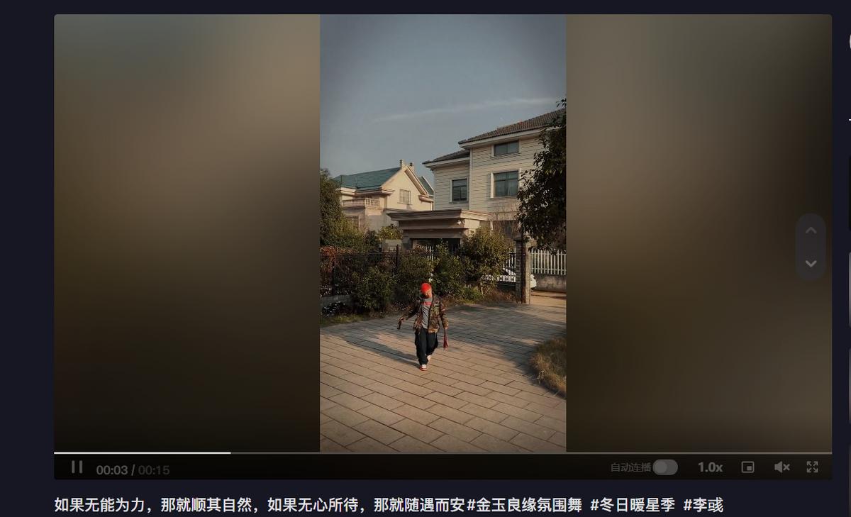 Video recorded in front of Li Baotian's son's villa!Hand-held beer ...