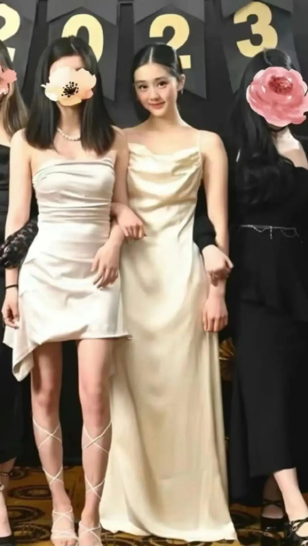 Huang Lei's daughter wears suspenders and makeup to attend the prom ...