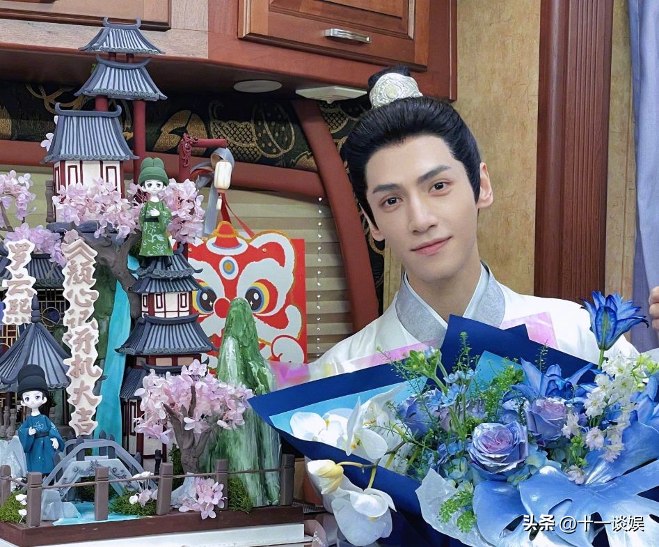 "Yan Xin Ji" started, Luo Yunxi caused controversy by wearing thick ...