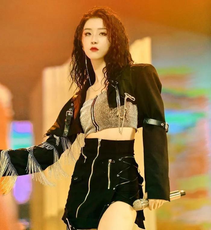 Zhao Xiaotang: As expected of the debut of the women's group!Wearing a ...