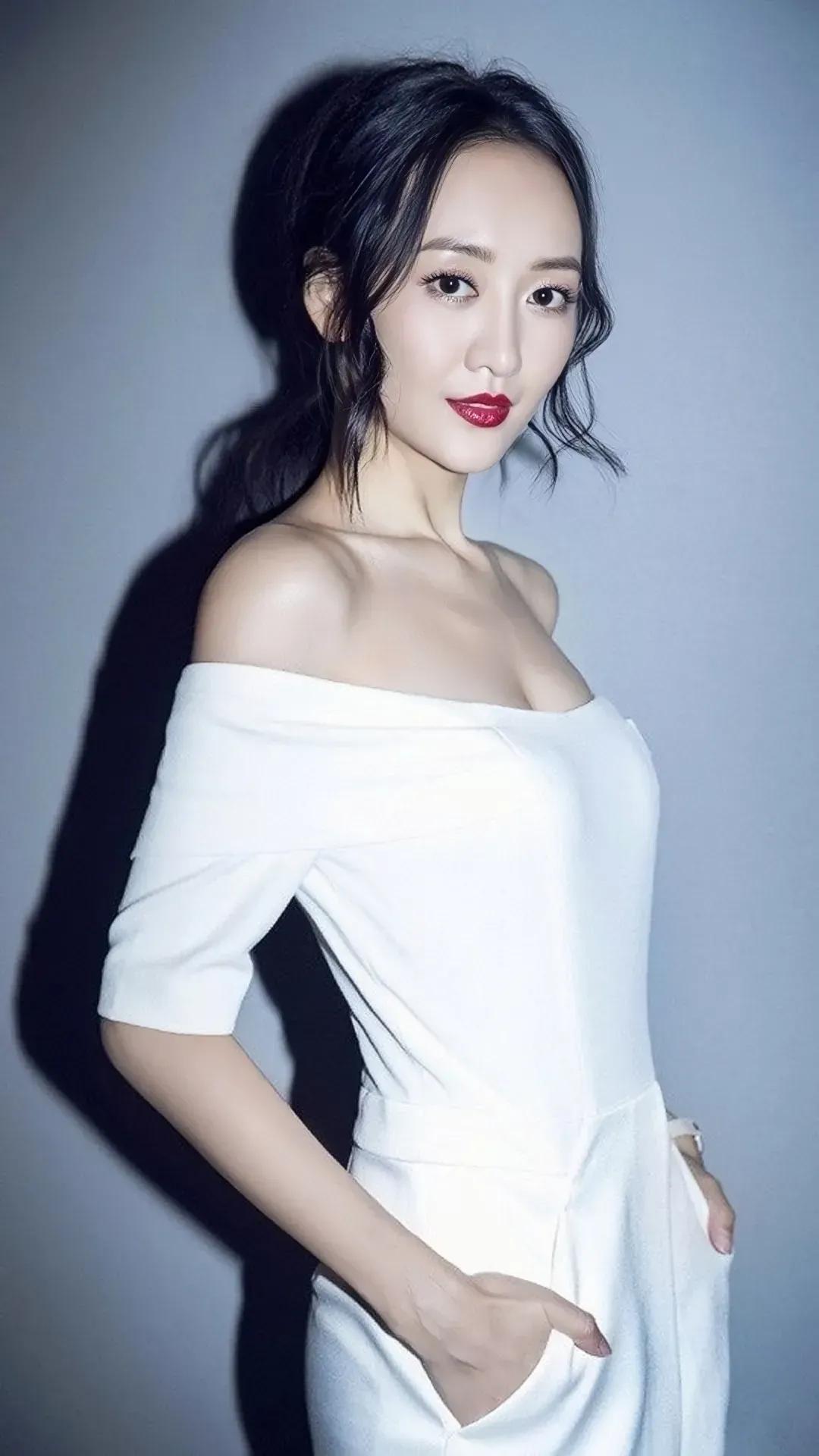 Wang Ou has a good figure - iNEWS