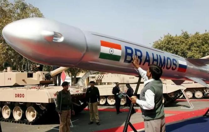 20th: The Philippine ship broke through the Chinese blockade and broke ...